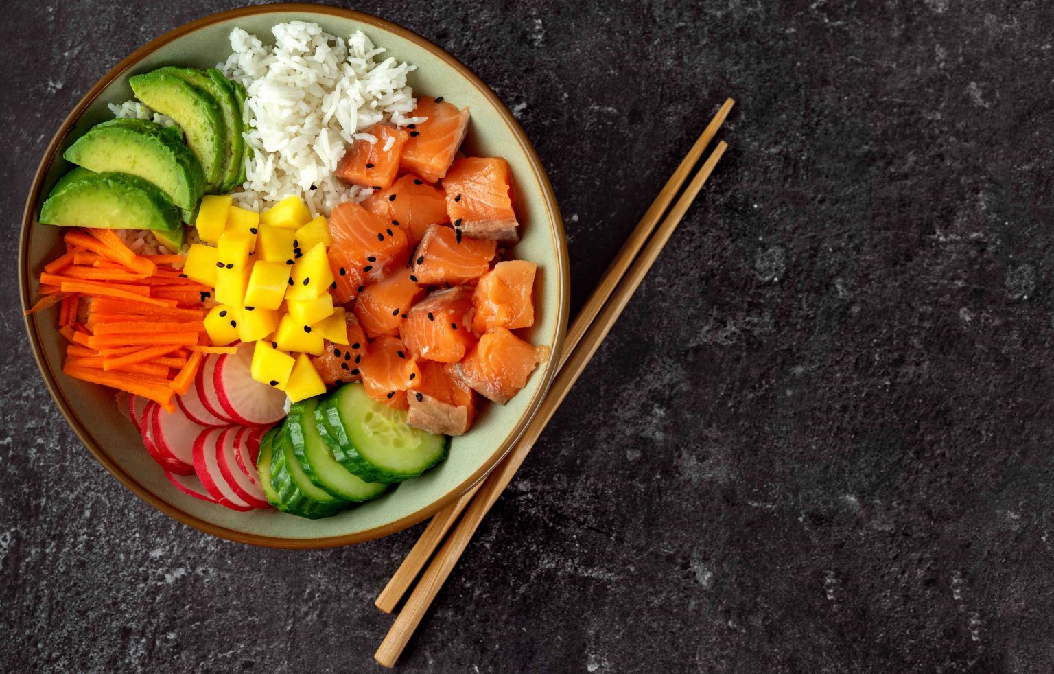 Poke bowl fatta in casa: la ricetta che arriva dalle Hawaii - ViaggiOff