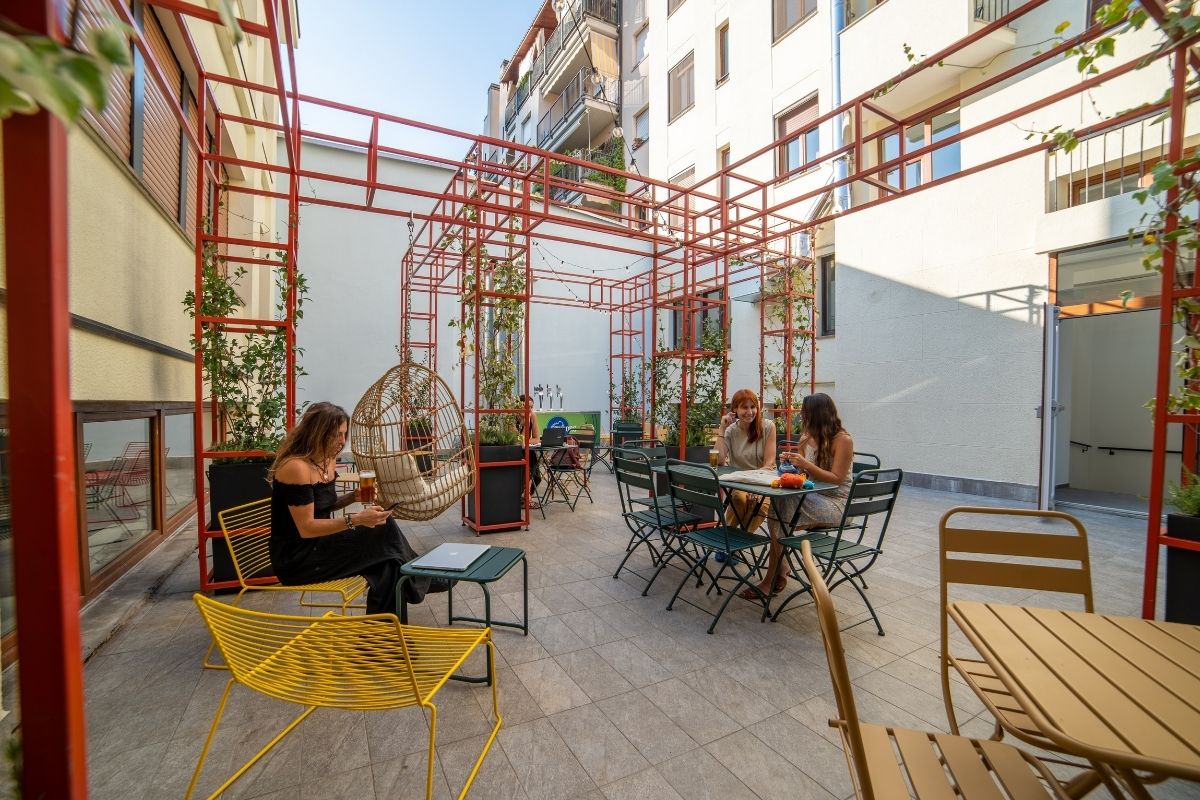 Benvenuti a Yellow Square, la casa-ostello milanese dei nomadi digitali ...